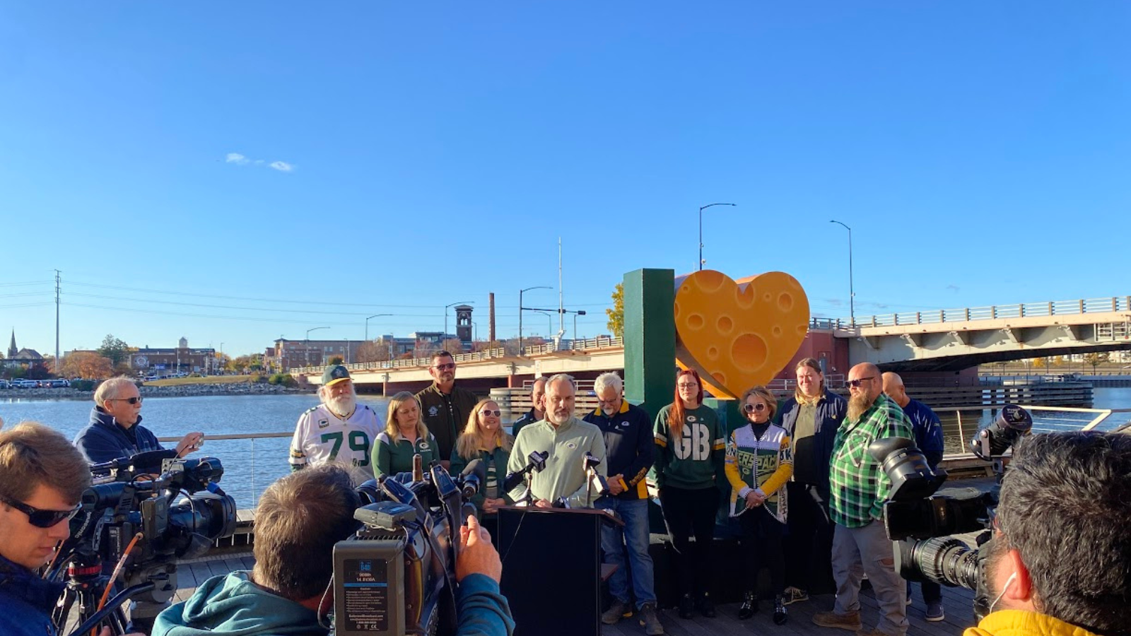 Green Bay Council backs Mayor: Packers present new offer for Lambeau ...