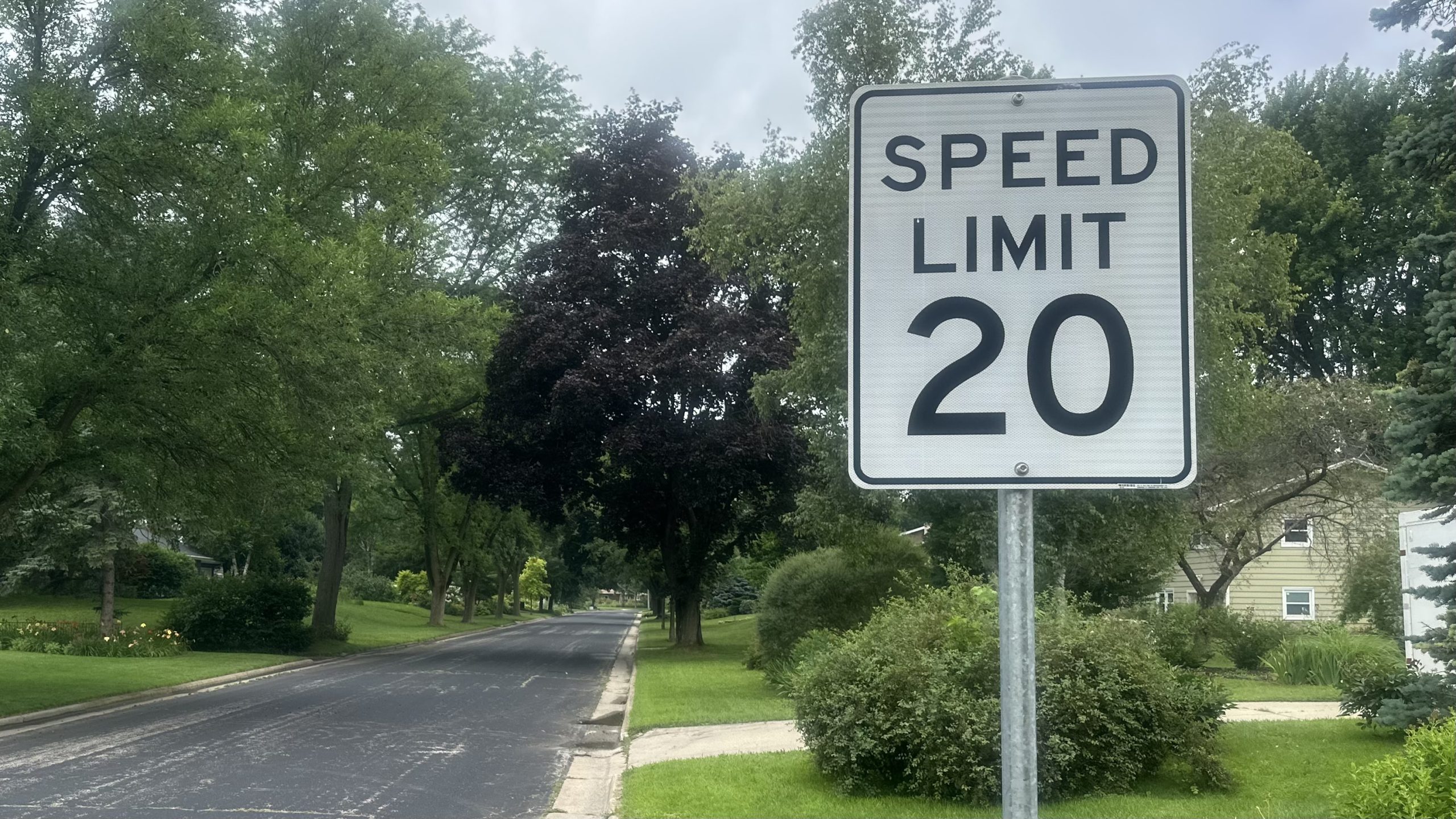 New 20 mph speed limit signs installed across Madison neighborhoods ...