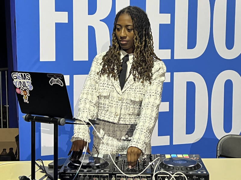 Kamala Harris Energizes a Packed Crowd at Milwaukee Rally, Urging Voter ...